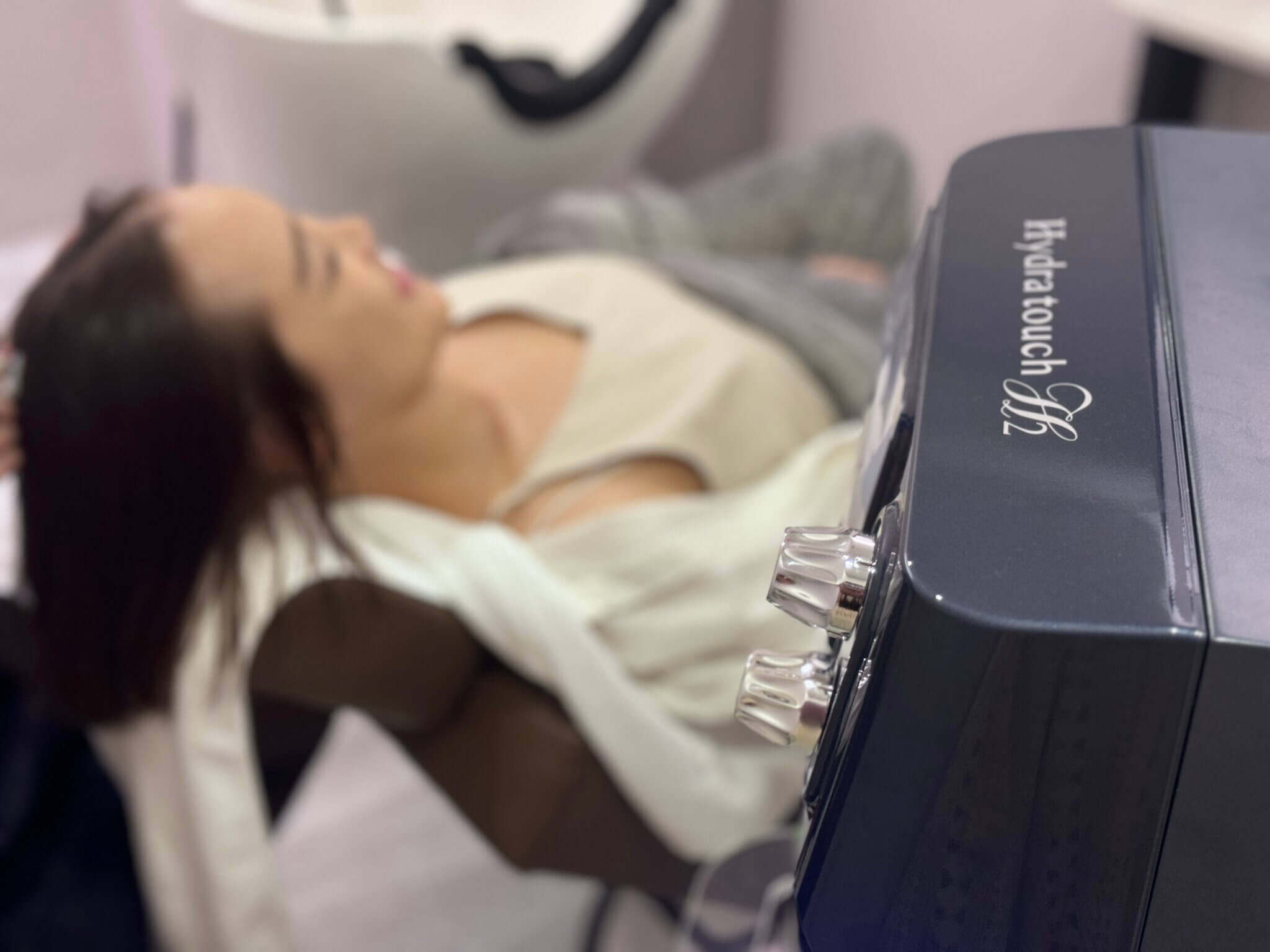 Dcard網友大推：DR CYJ髮胜肽健髮中心。髮稀疏救星，8週有感改善！頭皮水飛梭深度清潔頭皮，讓你體驗至高無上的放鬆感覺 - 秘密女孩 Viki